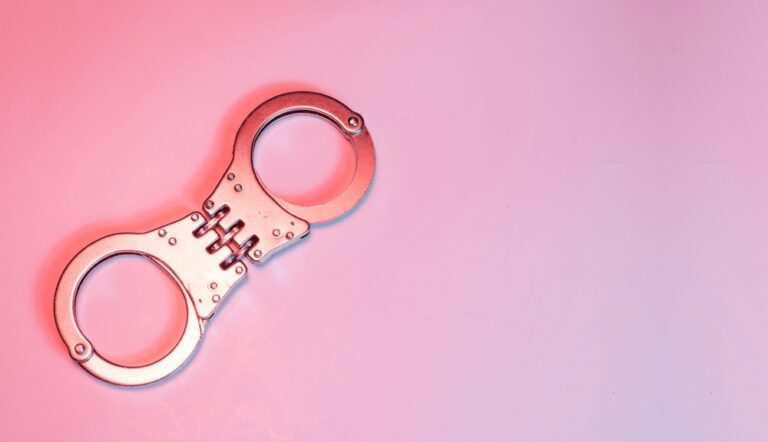 Hinged vs Chain Handcuffs: Which Type is Better?